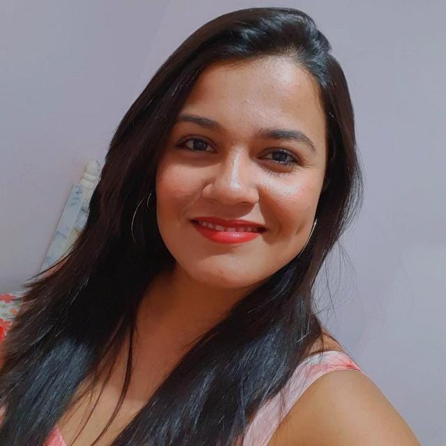 Isabela Almeida – Medium