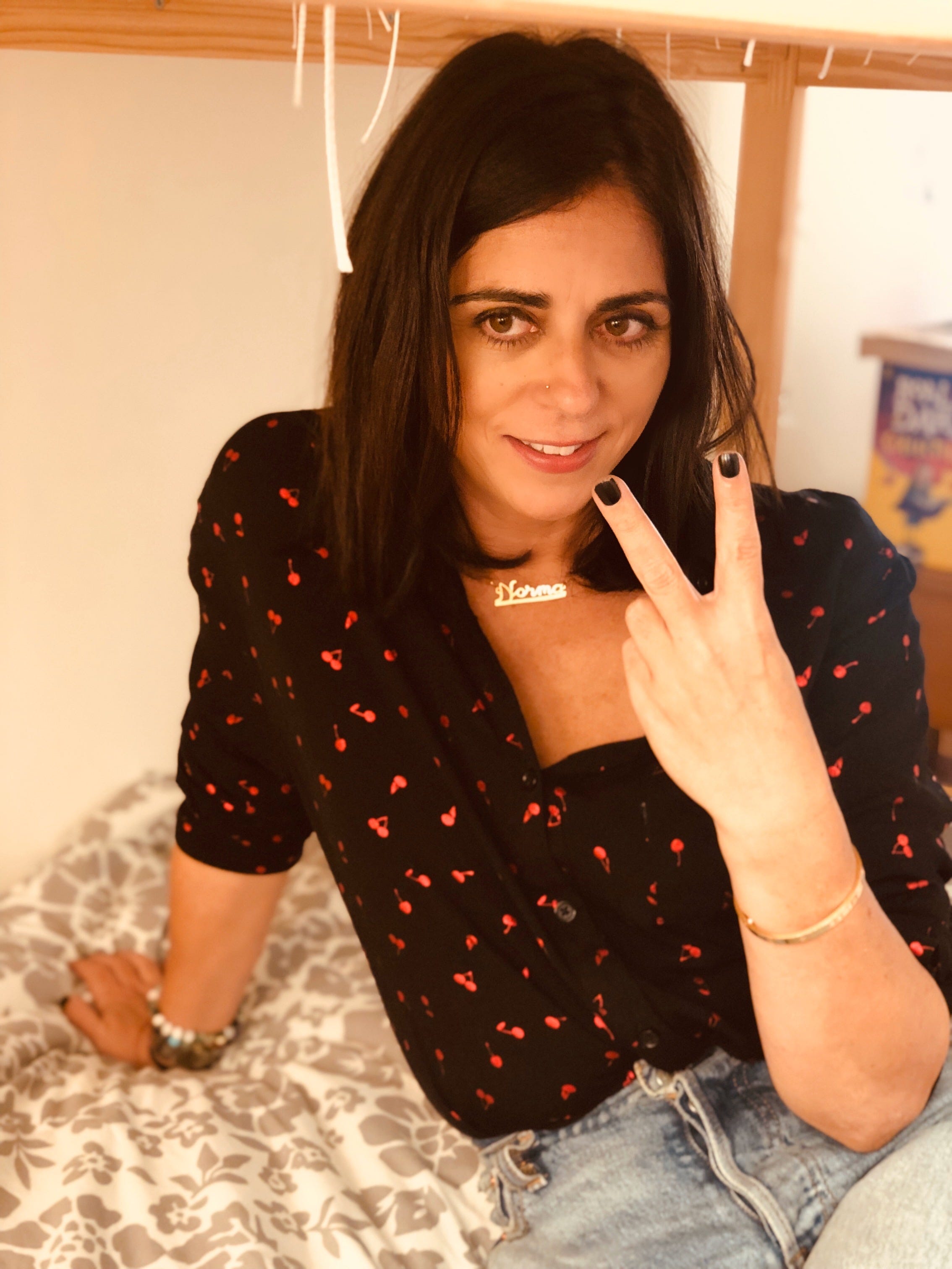 Julie Galimi – Medium