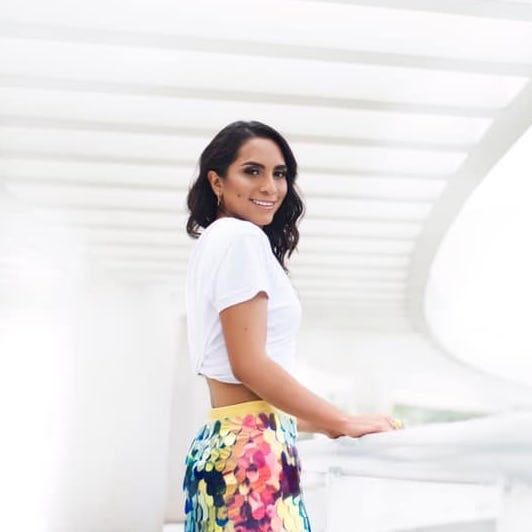 Fernanda Corral – Medium