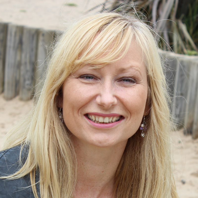 Julia Harris – Medium