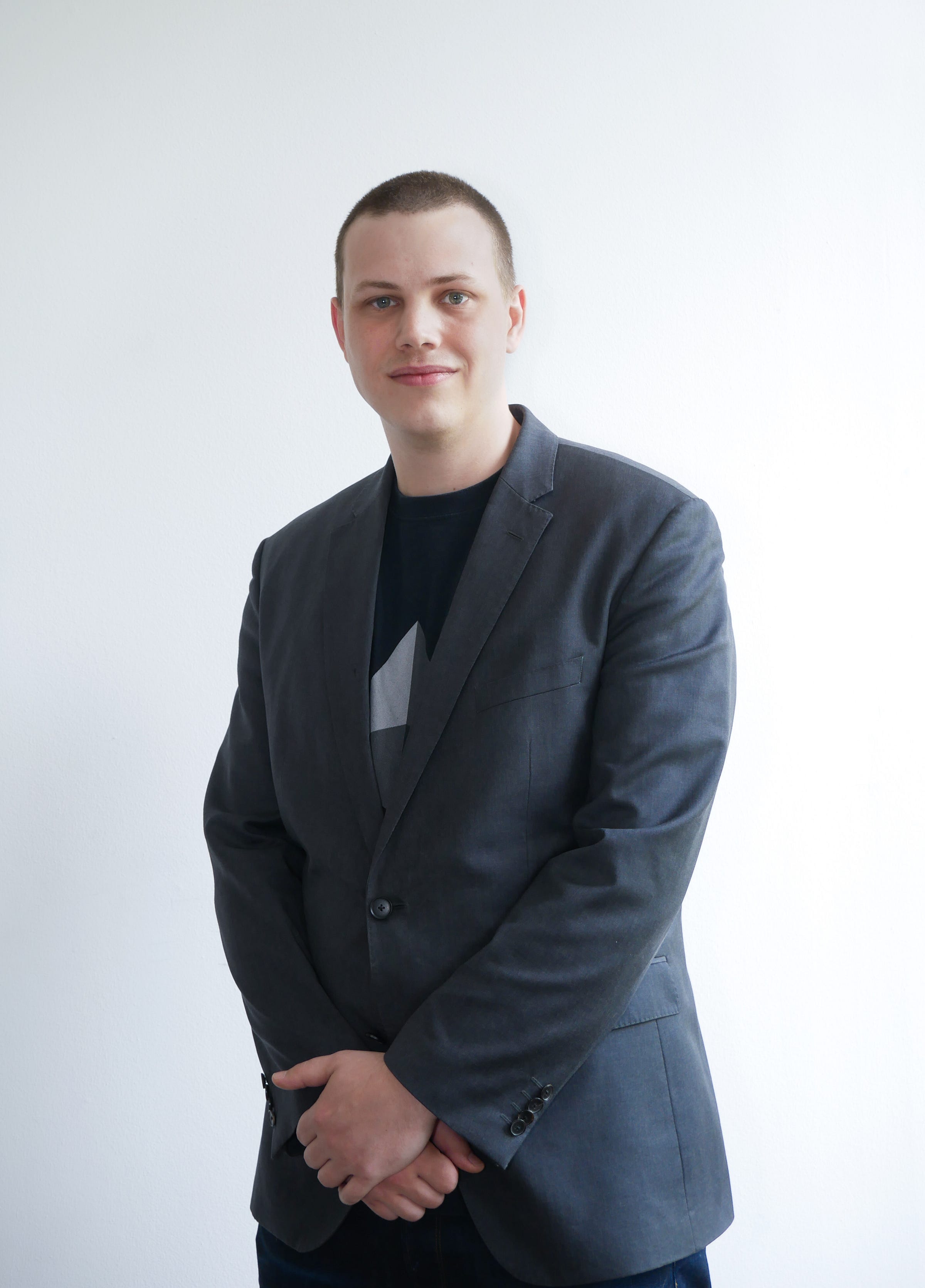 Justin Bons – Medium