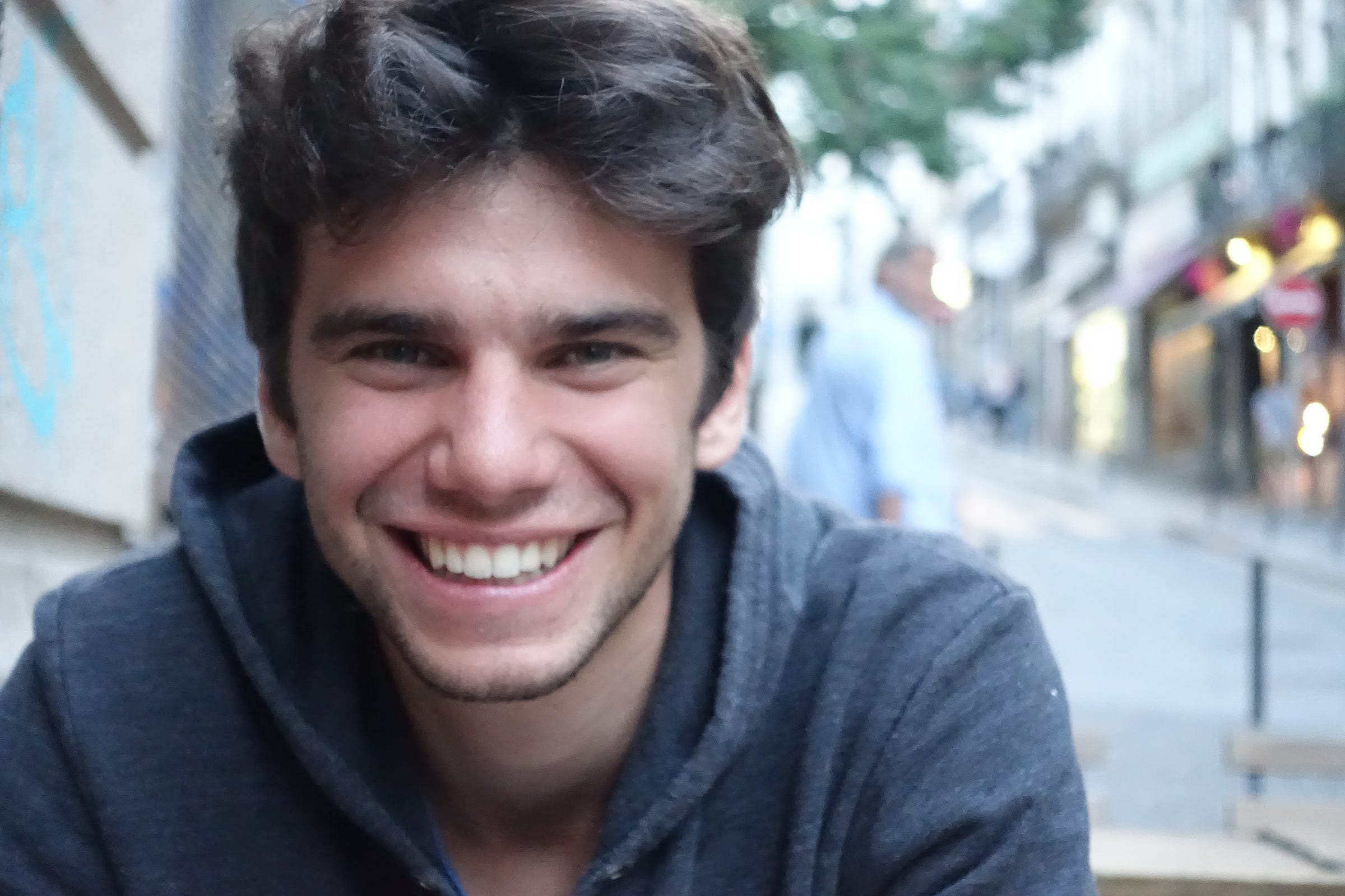 Simon Bachmann – Medium