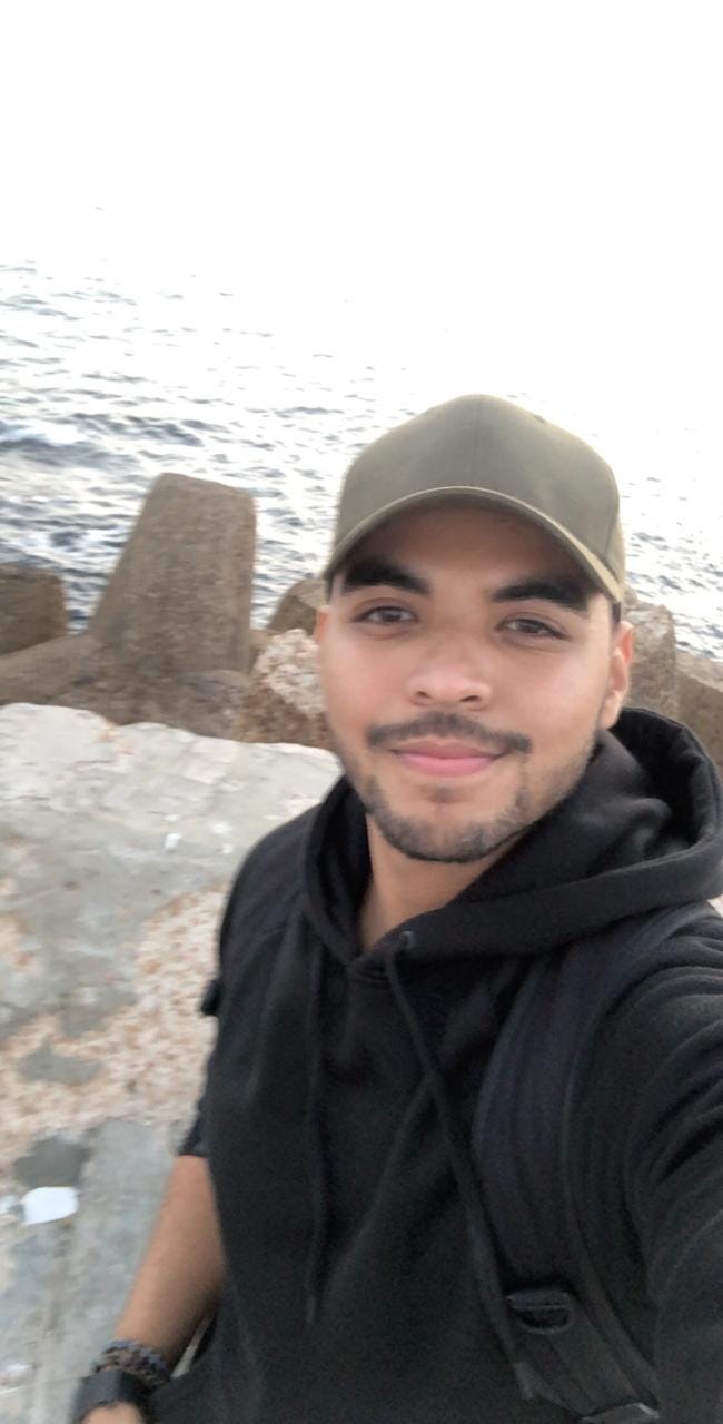 Max Oliver – Medium