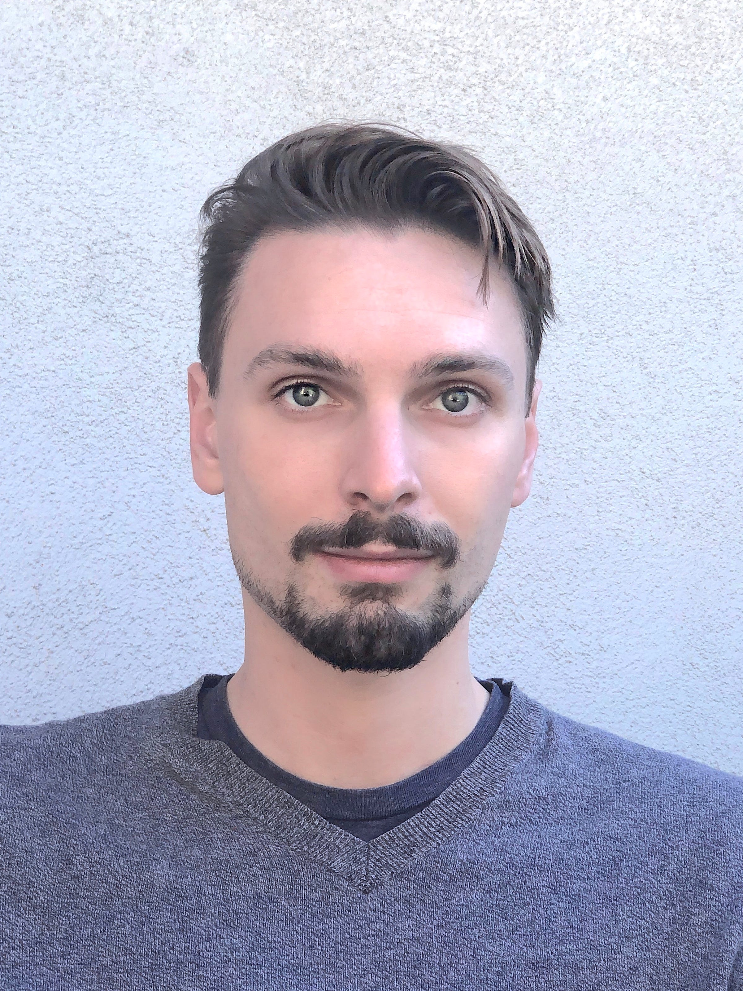 Sam Holmes – Medium