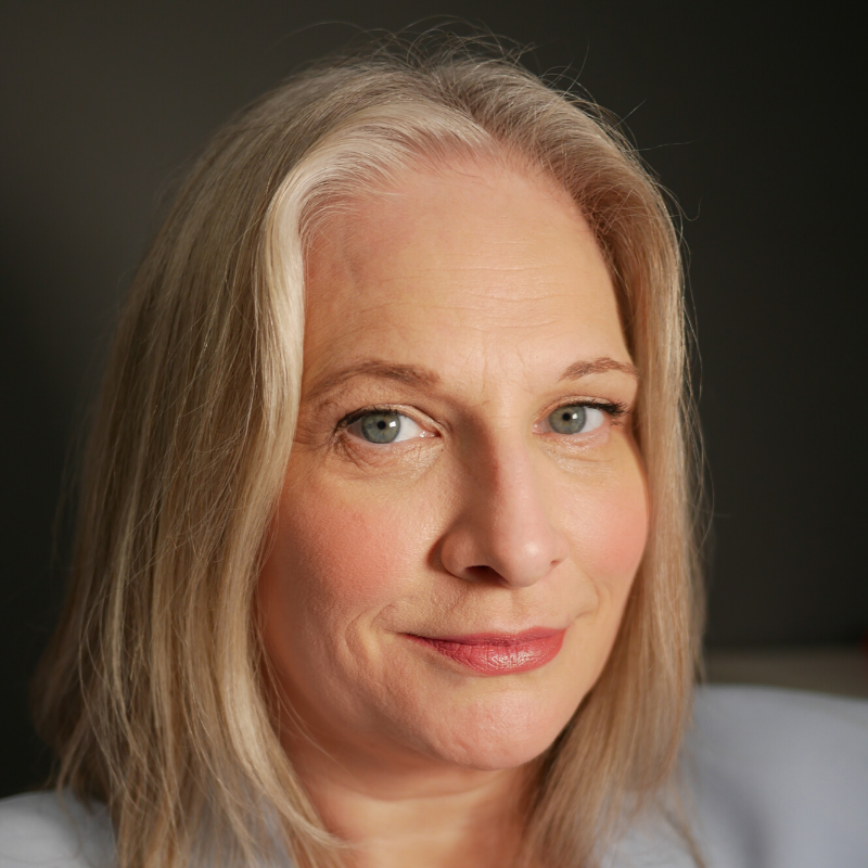 Hannah Lewis – Medium