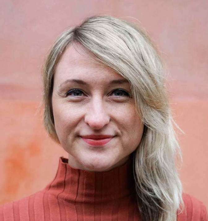 Laura Schmalstieg – Medium