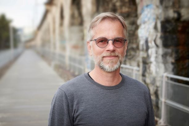 Tom Kaiser – Medium