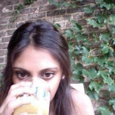 Nida Rashid – Medium