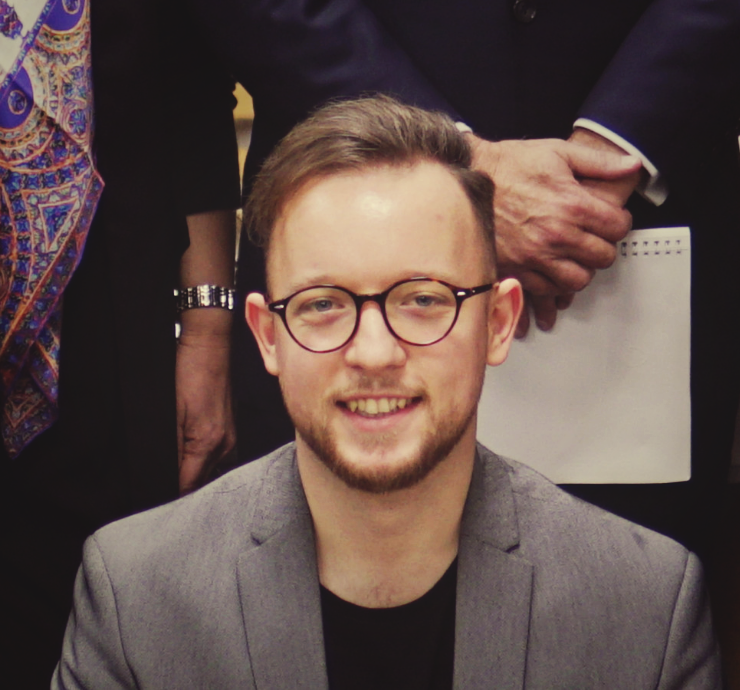 Robert Shala – Medium