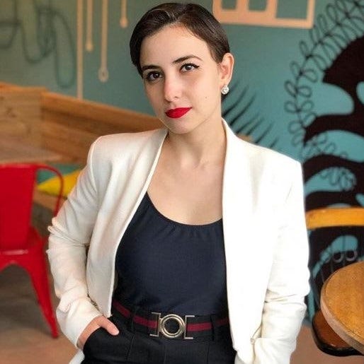 Camila Meneghetti – Medium