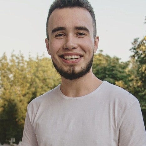 Slavik Hnatyshyn – Medium