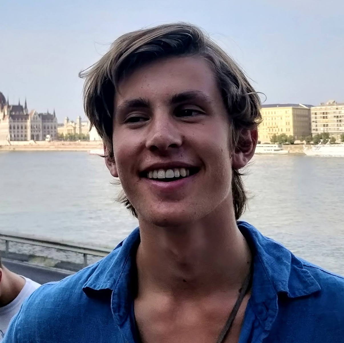 Ben Harries – Medium