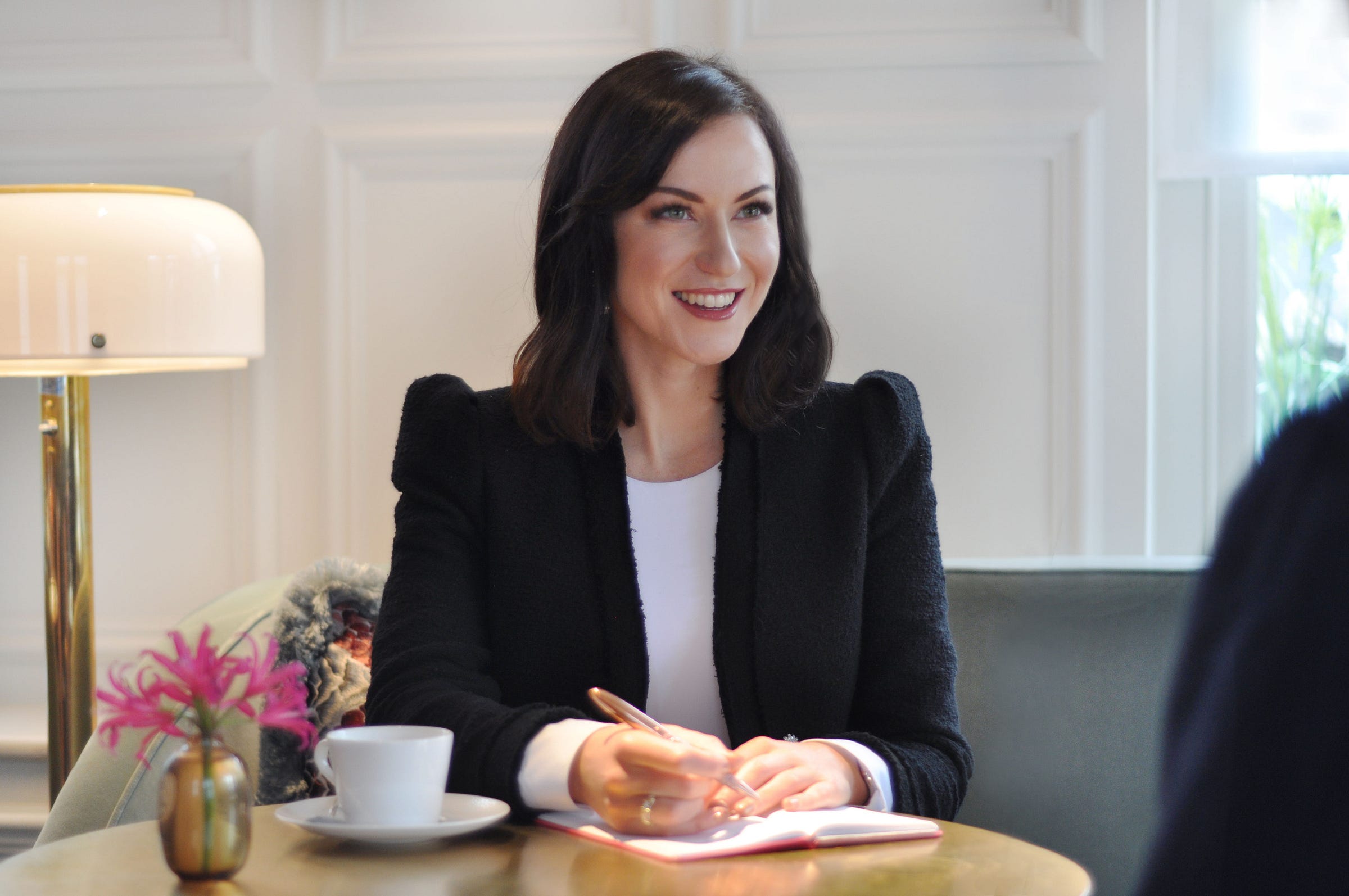Laura Tynan – Medium