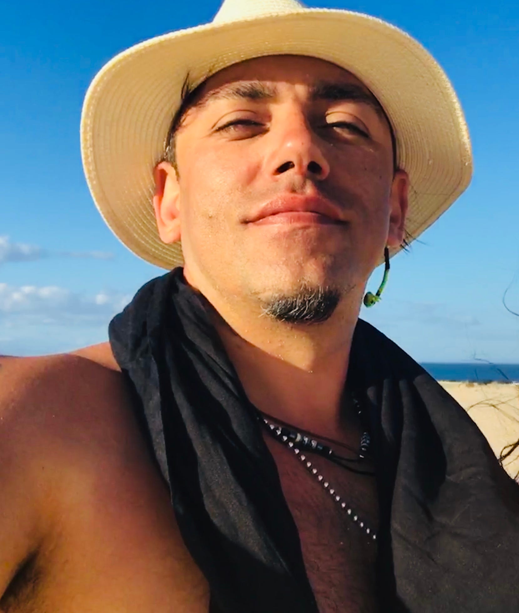 Gabriel Antonie – Medium