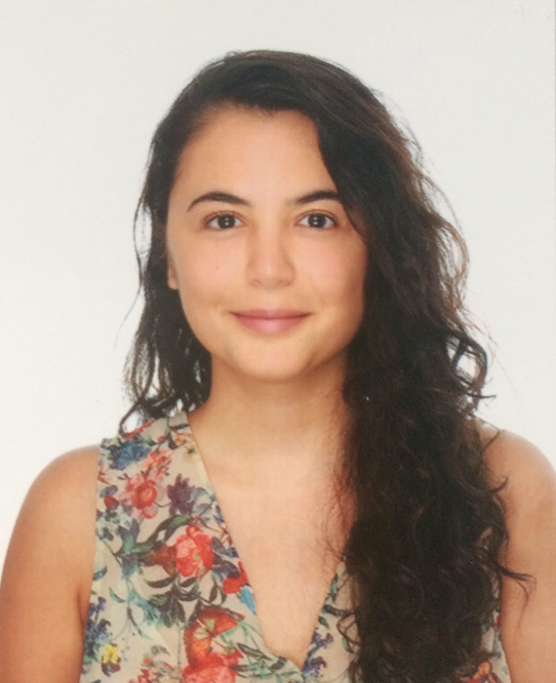 Ezgi Ada – Medium