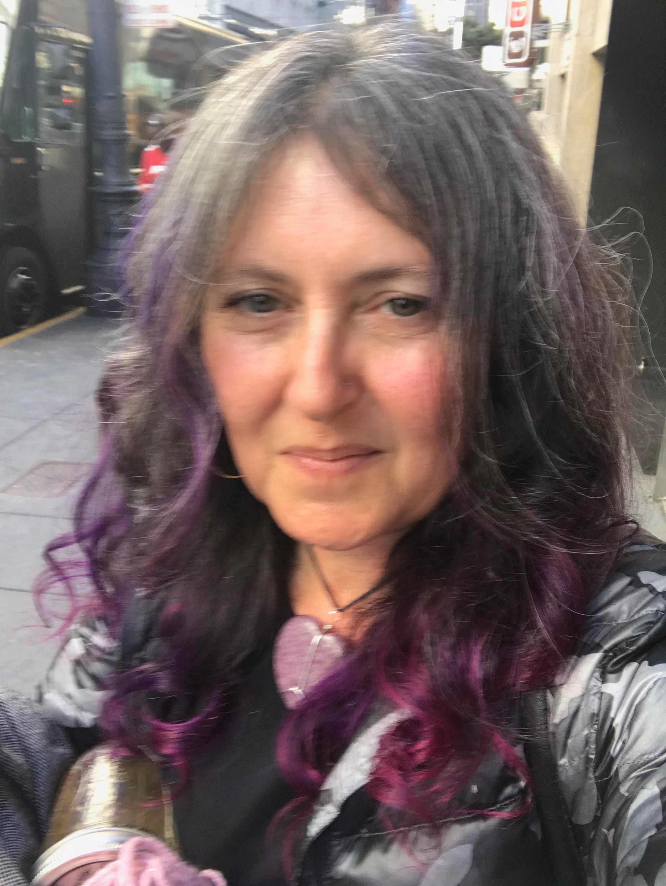 Lore Ross – Medium