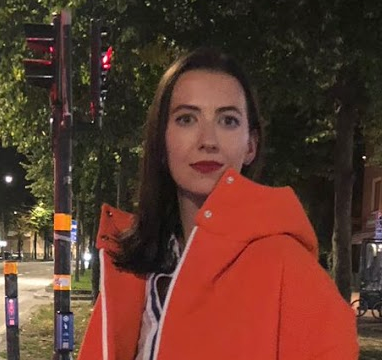 Kelli Hogan – Medium