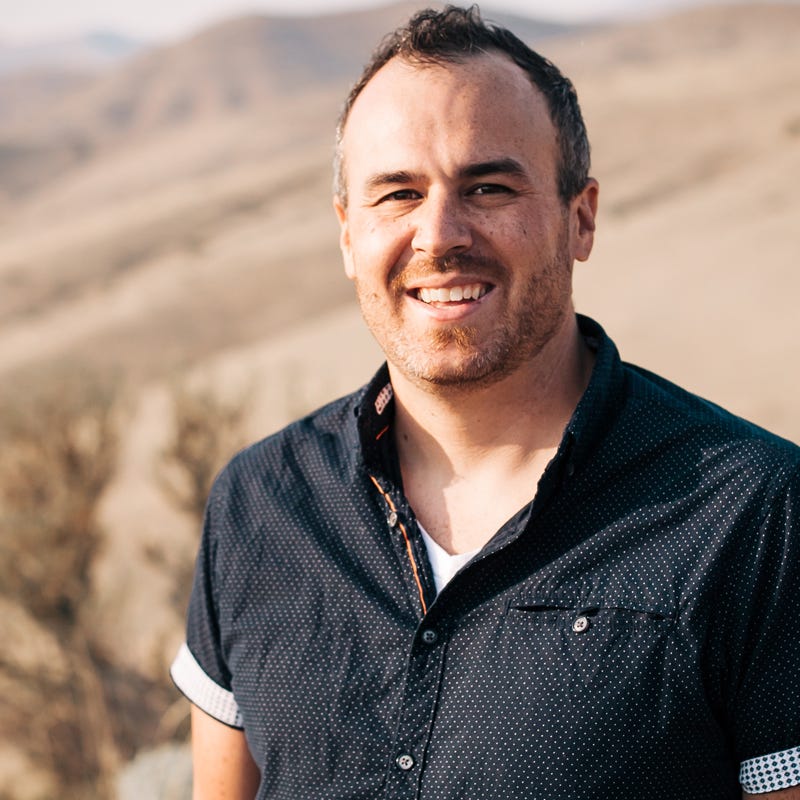 Adam Cruz – Medium