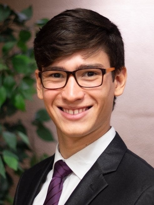 Lucas Coronel – Medium