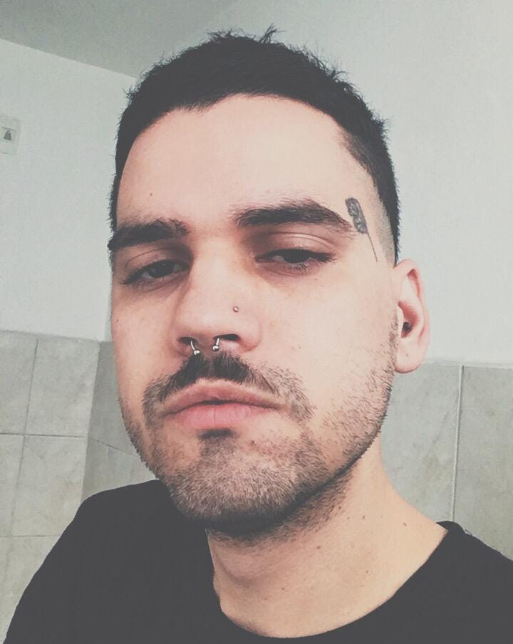 Felipe Luz – Medium