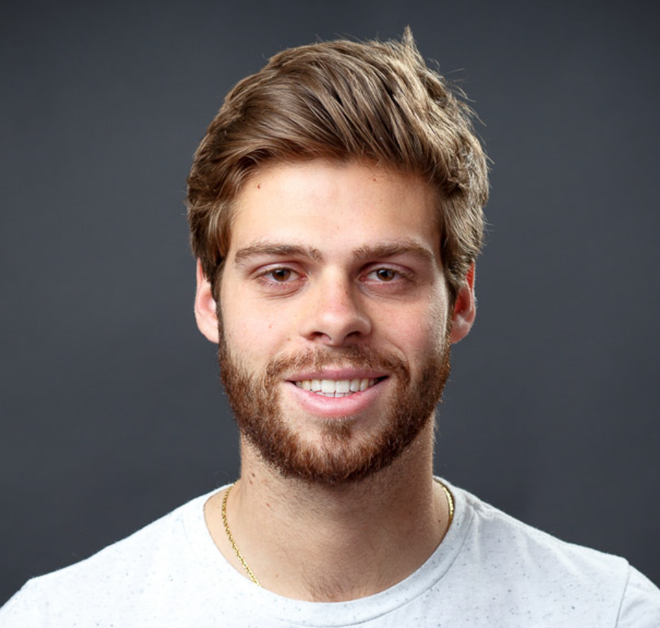 Alex Mohbat – Medium