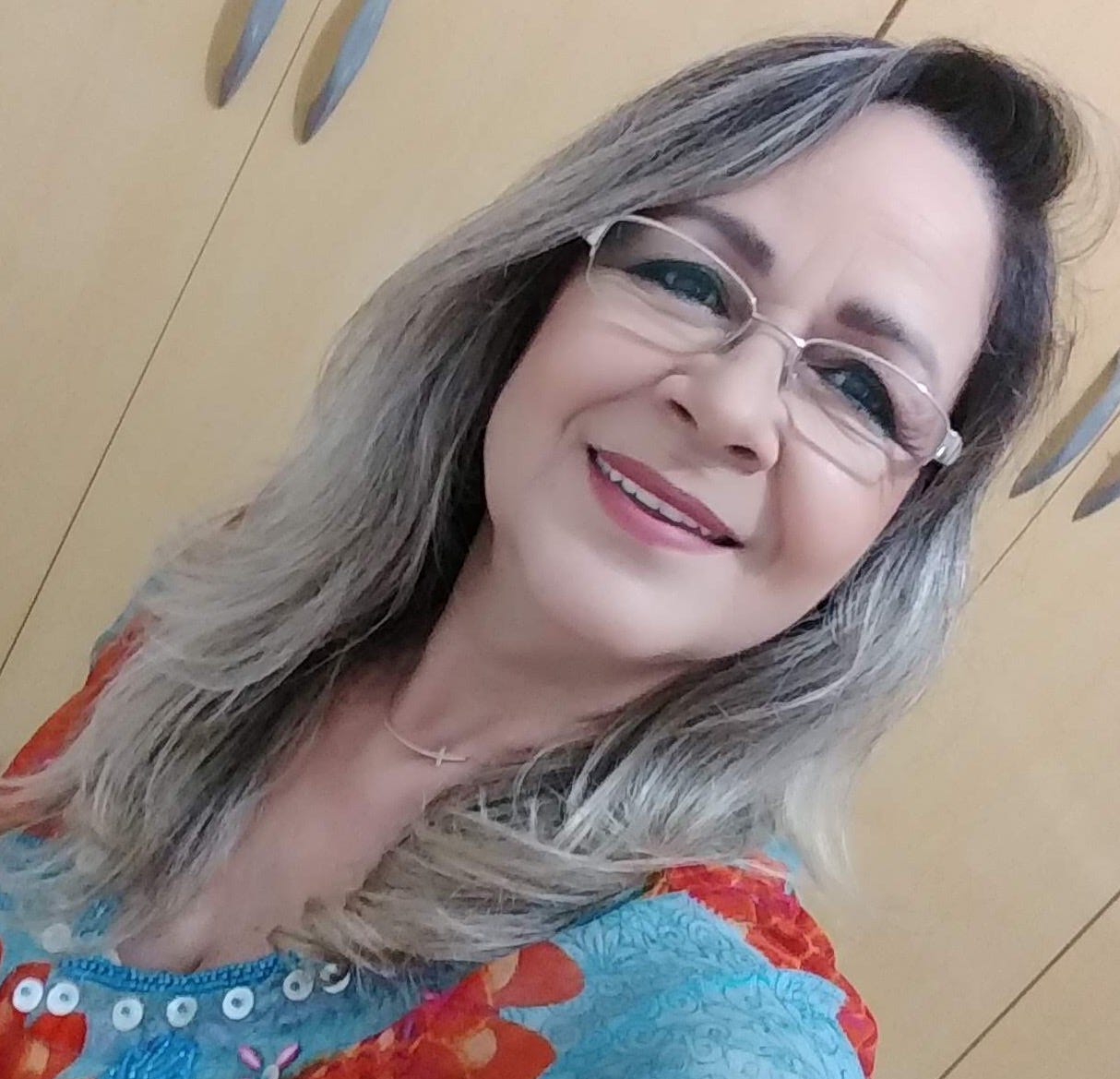 Lucia Brinhol – Medium