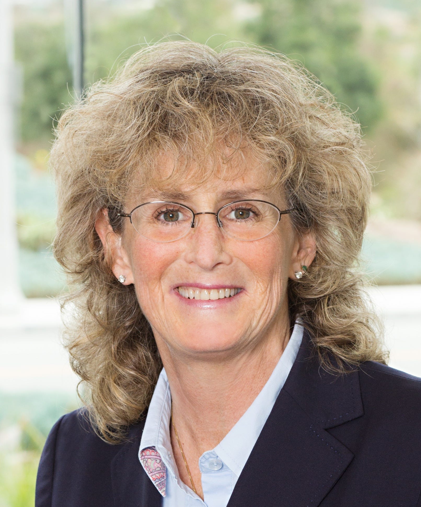 Lori Weiss – Medium