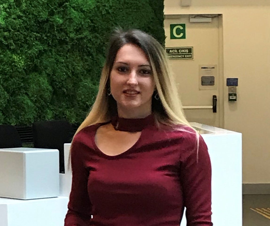 Manolya Özden – Medium