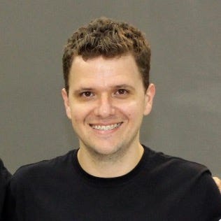 Tiago Vailati – Medium