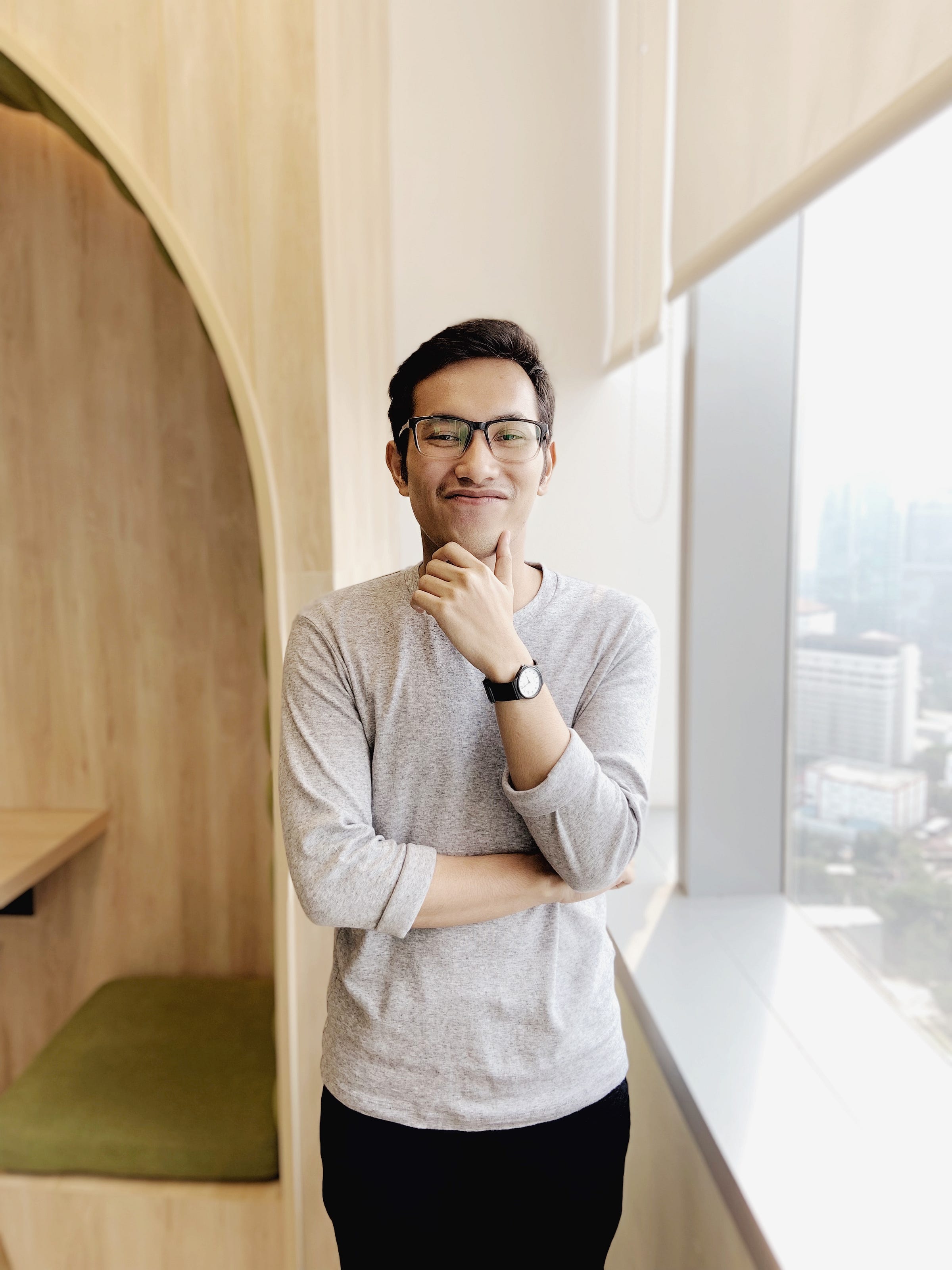 Aloysius Ragil – Medium