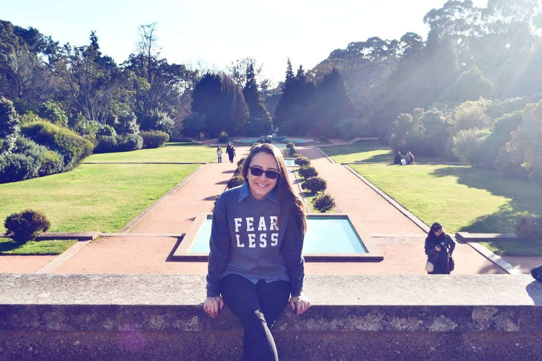 Camila Fernandes – Medium