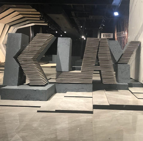 Klay World – Medium