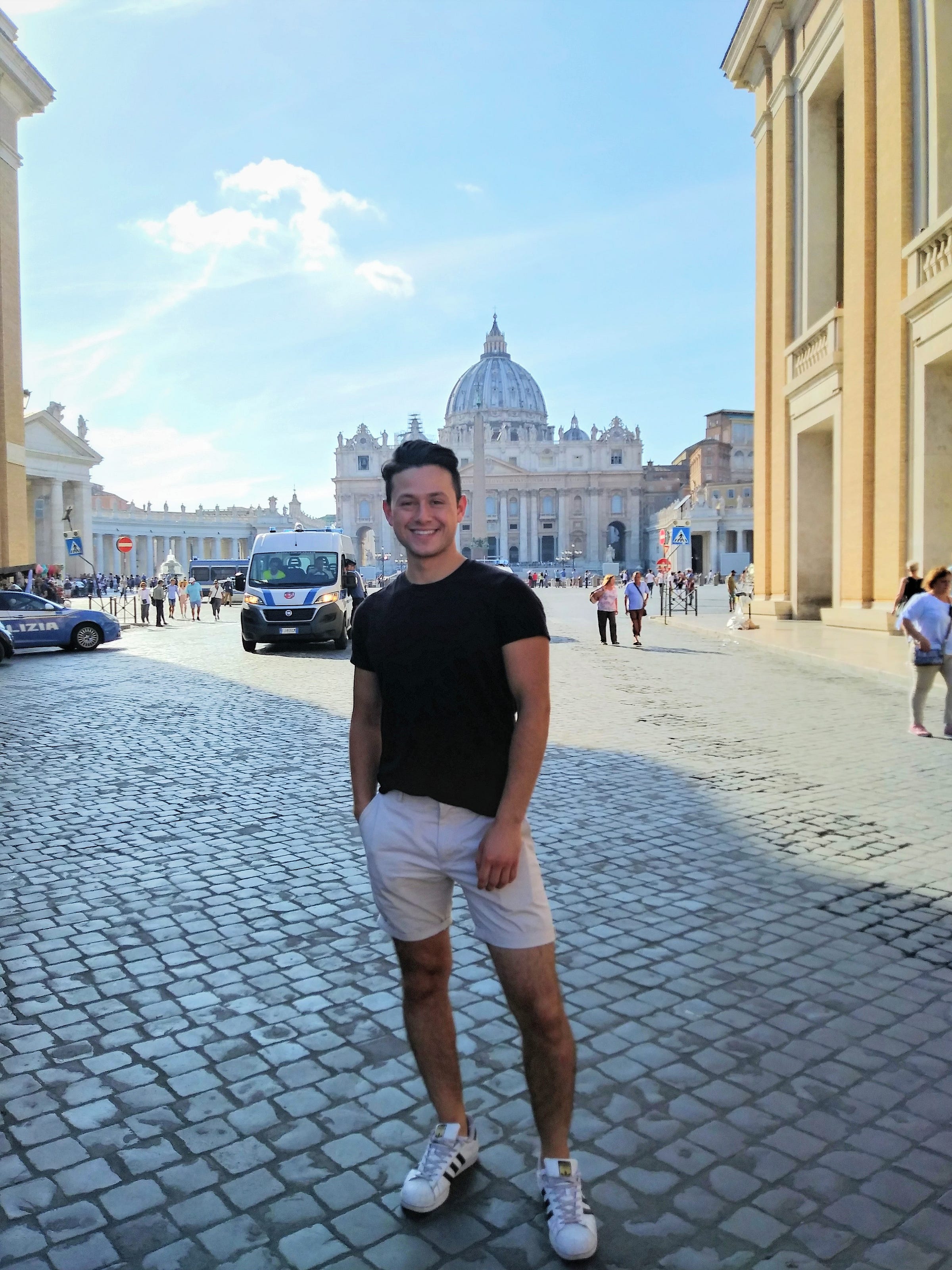 Alex Mauricio – Medium