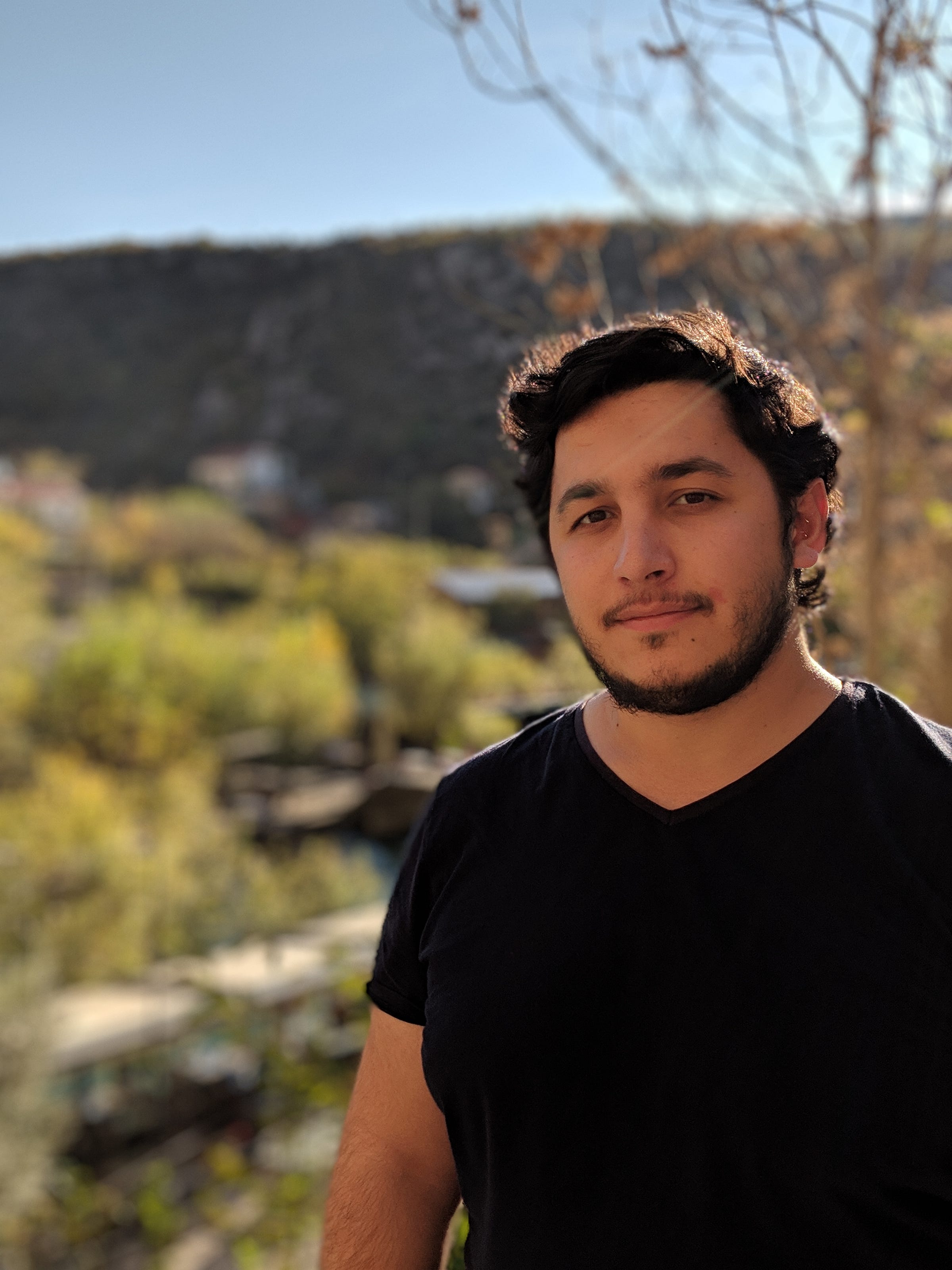 Ahmet Zorer – Medium