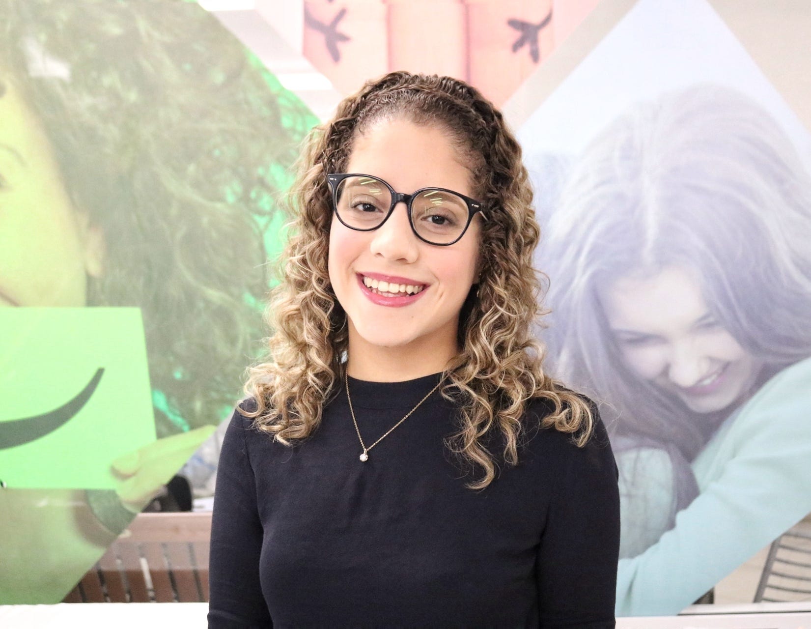 Julia Torres – Medium