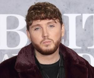 James Arthur. James Andrew Arthur atau yang dikenal… | by Rafli Azcanio ...
