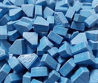 Metilendioksimetamfetamin (MDMA), genellikle tabletler (Ecstasy) ve ...