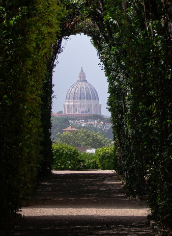 Aventine Keyhole: Three Cities in A Glimpse | by Supriya | ILLUMINATION ...