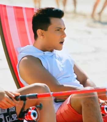 गोवा बीच |Goa Beach Lyrics in Hindi — Neha Kakkar Feat- Tony Kakkar ...