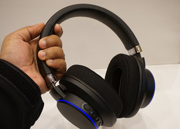 Headphone With Volume Controls CPU - PC Indoor - Medium