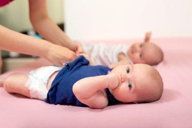 The Easy Guide To Diaper Changes For New Born Mothers And The Must-Have ...