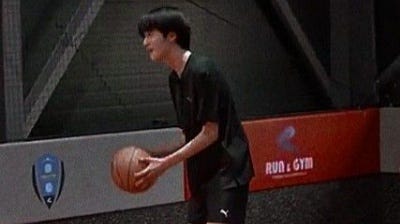 basket. “Capek juga ya lari-lari!” ujar Onet… | by zeydee | Medium