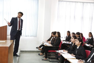 5 MUST TO KNOW BEFORE JOINING MBA PROGRAM | by Mody University | Medium