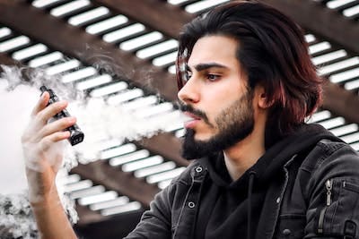 Apa sih bedanya Vape atau Rokok Elektrik dan Rokok Biasa? | by Dunia ...
