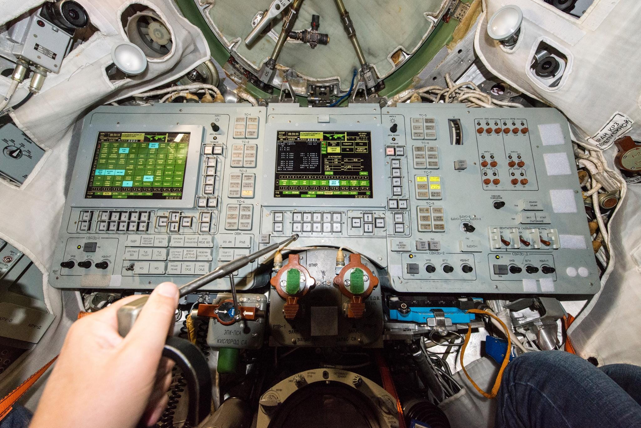 Touch Screen Interno Del Drago Spacex
