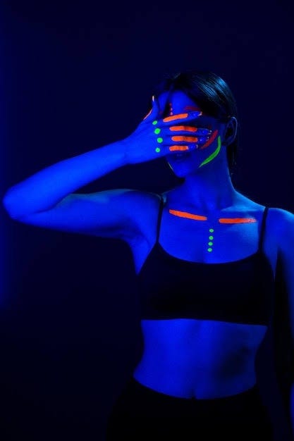 ultravioleta. Acordei assustada | by Allie Terassi | eu, poesia | Medium