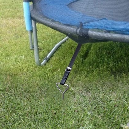 How to use the anchor kit to protect your trampoline from strong winds ...