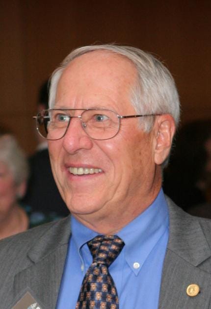 Tal día como hoy, en 1941, nace Donald B. Keck, físico investigador ...