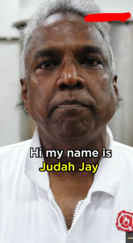 Singapore’s Crazy Fireman In singapore there’s a guy who can kill fire ...