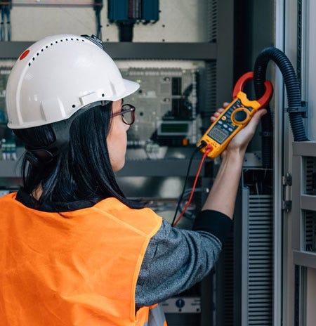 A Guide to Choose the Service of General Contractor | by Quatro ...
